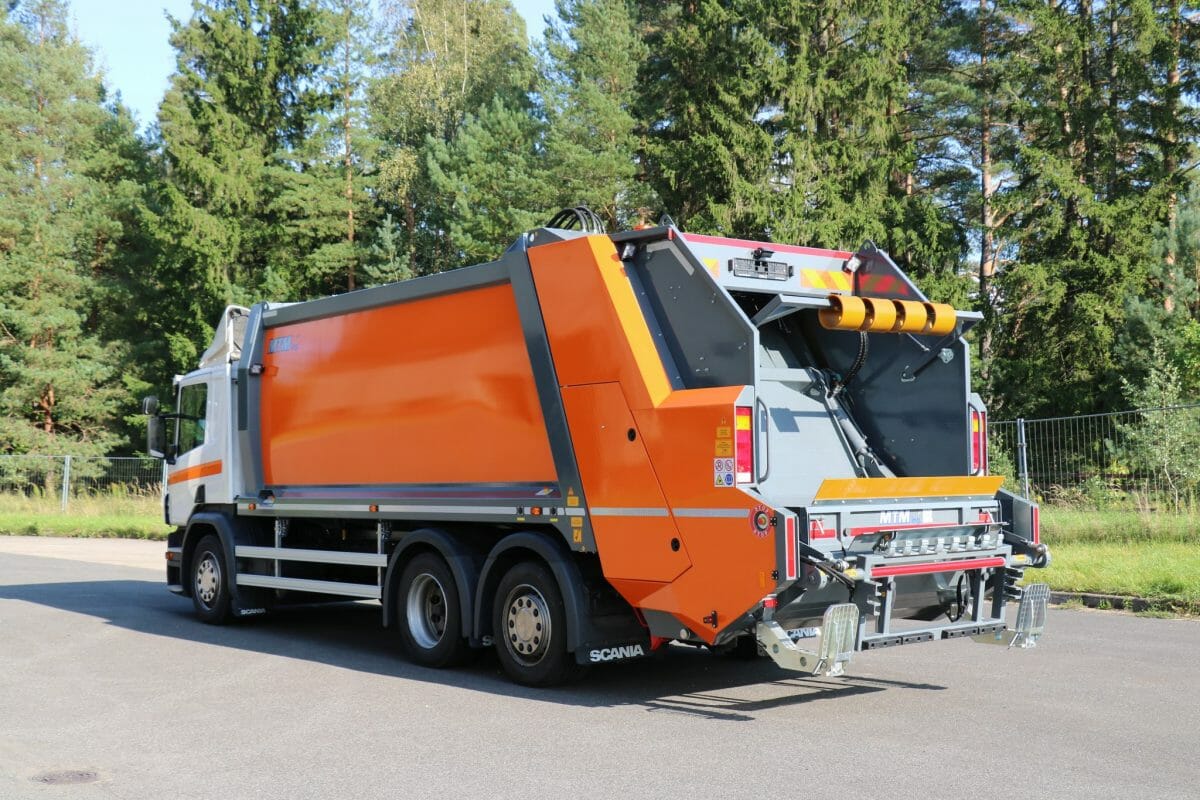 Refuse collection vehicles / Waste disposal vehicle - REAR LOADER RL-20 ...